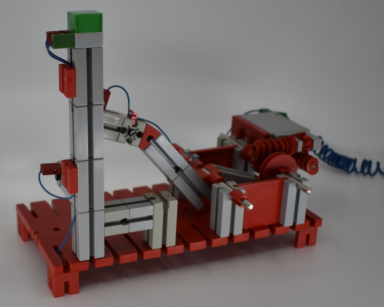 Building the fischertechnik EM1 – Blinking Light Model | Dan Malec's Blog